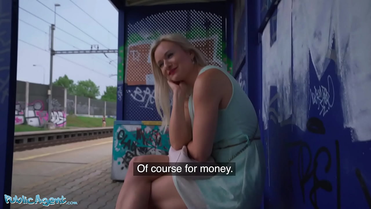 Agente Público Tetas Grandes Rubia Lily Joy Follada Detrás De La Estación De Tren 