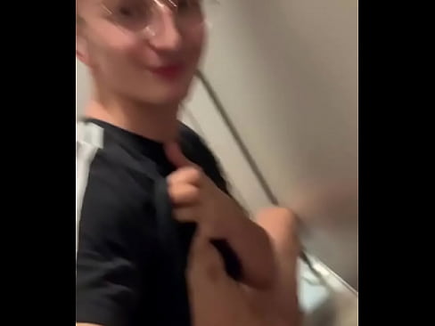 Twink Jerk Random guy dick in public toilet under stall gay - XVIDEOS.COM